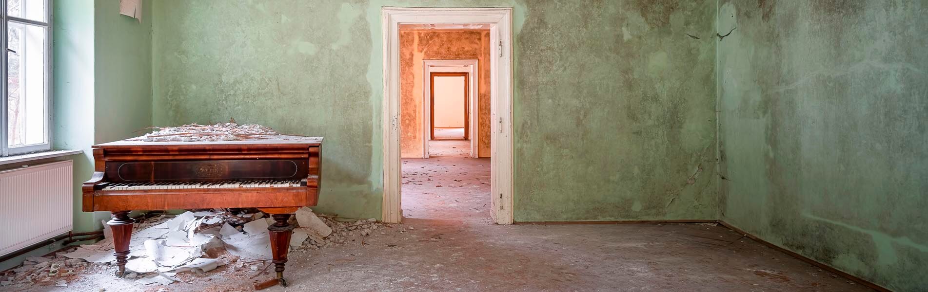 Instagram feature with urban photography Roman Robroek - Alamy Blog